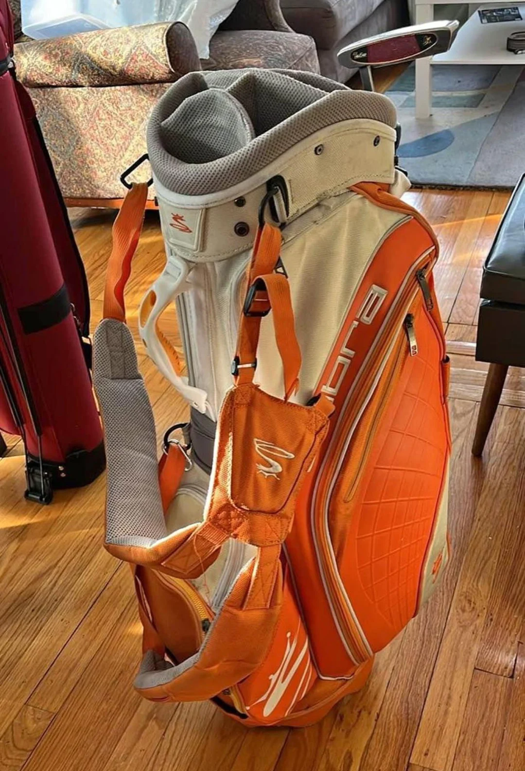 Help identifying this golf bag | Scrolller