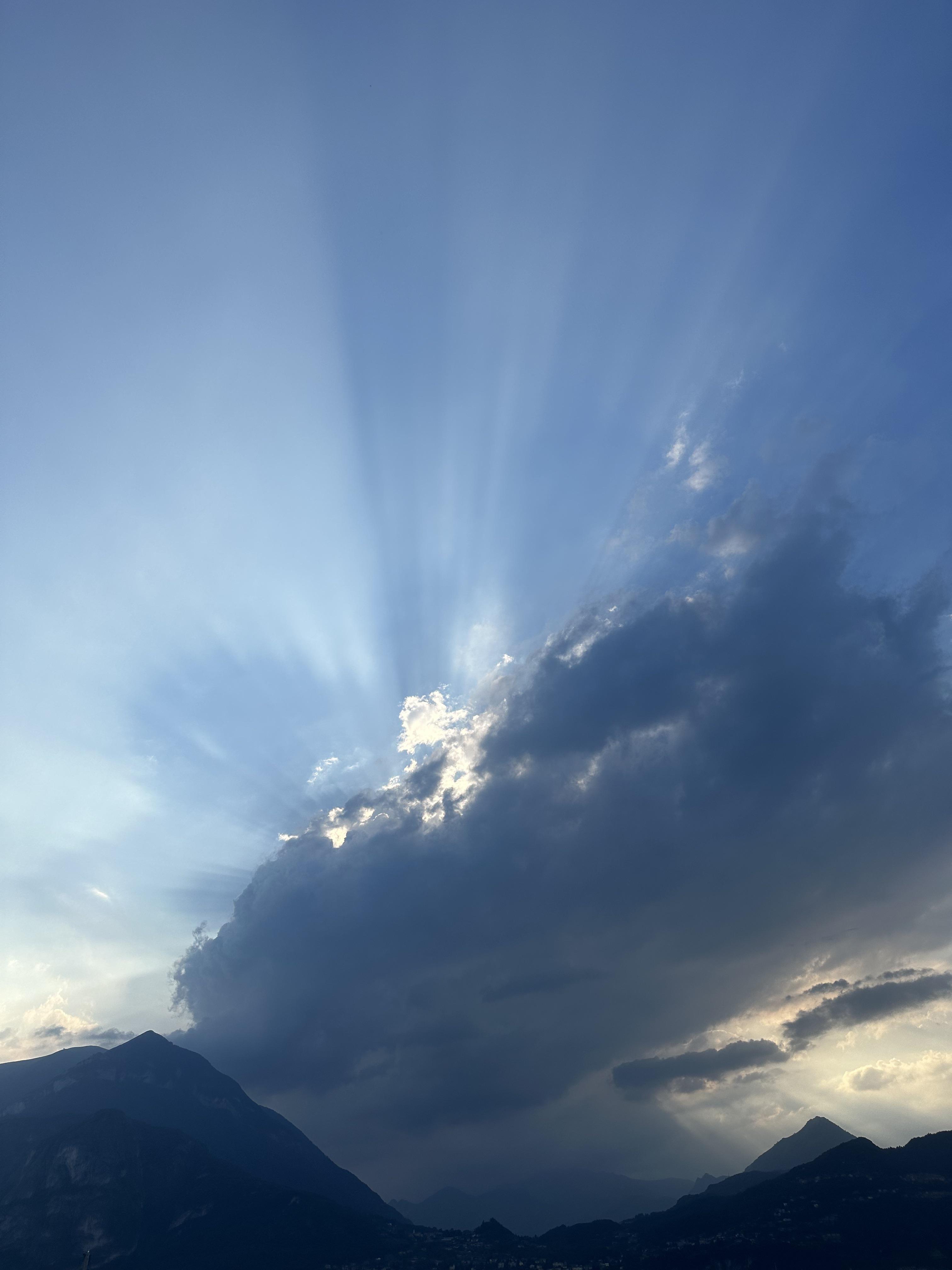The sky above Lake Como, Italy | Scrolller