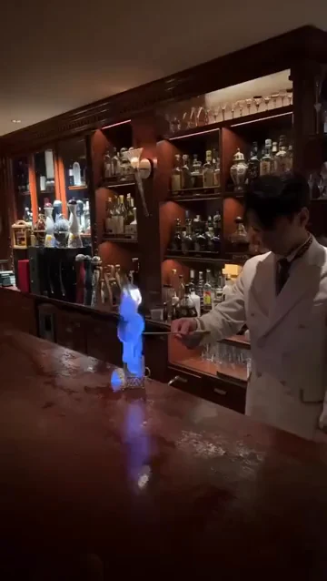 Tokyo bar | Scrolller