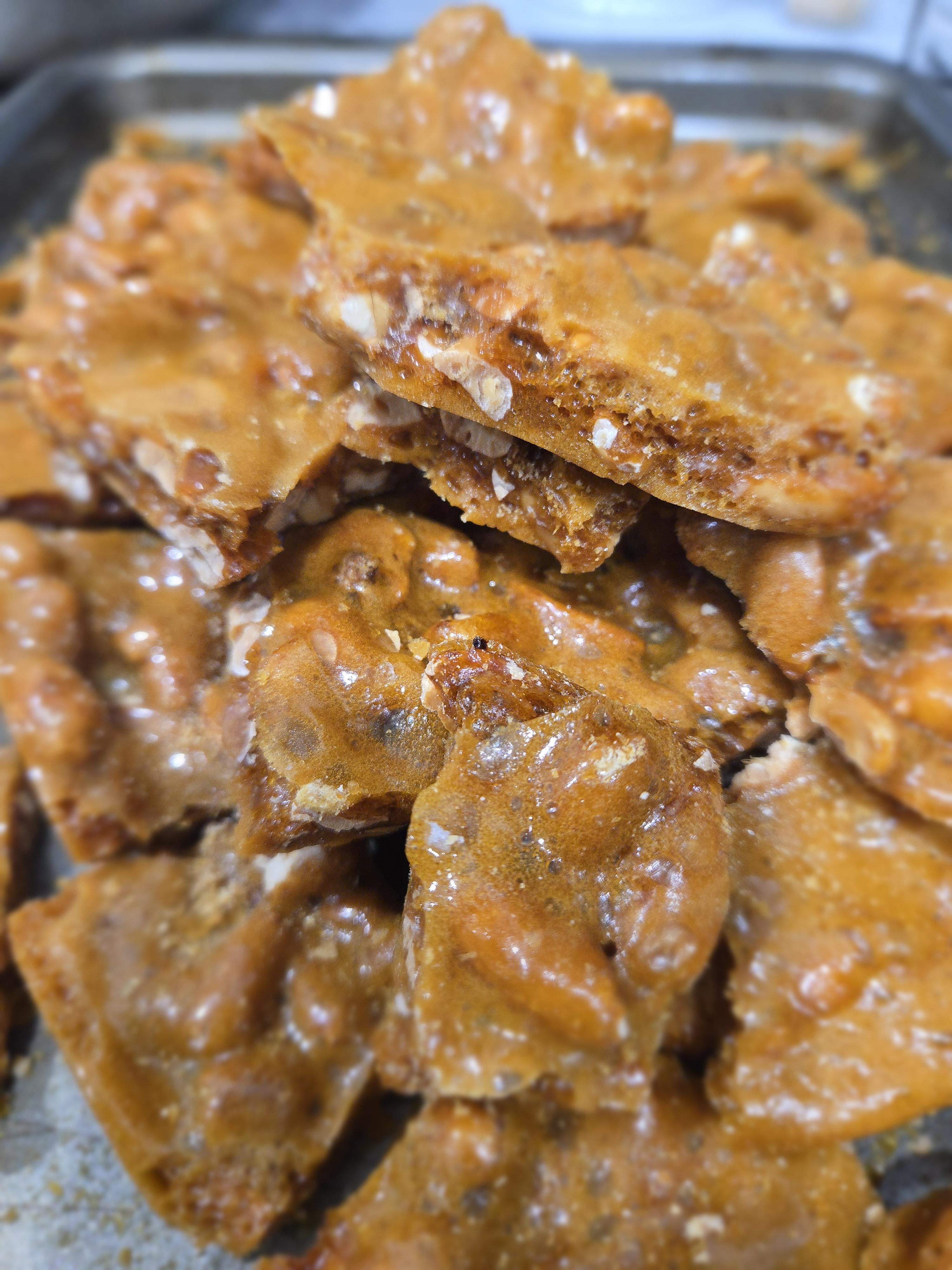 [Homemade] Salted Peanut Brittle | Scrolller