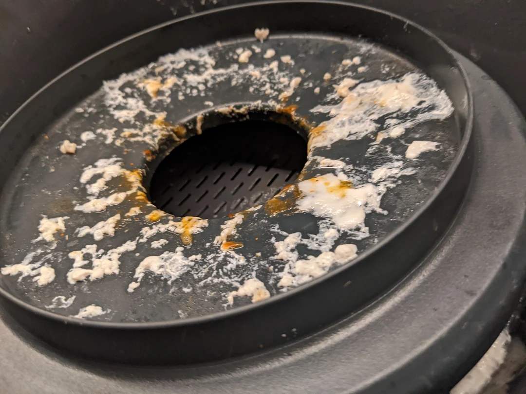 Hot and cheesy must r e s I s t | Scrolller