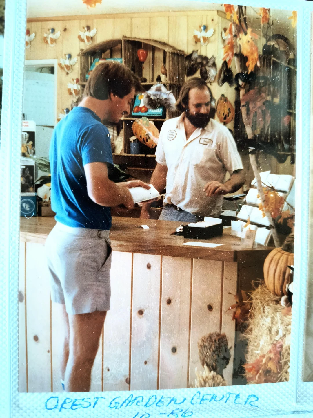 October 1986, from a photo album my mom had out on the dining table | Scrolller