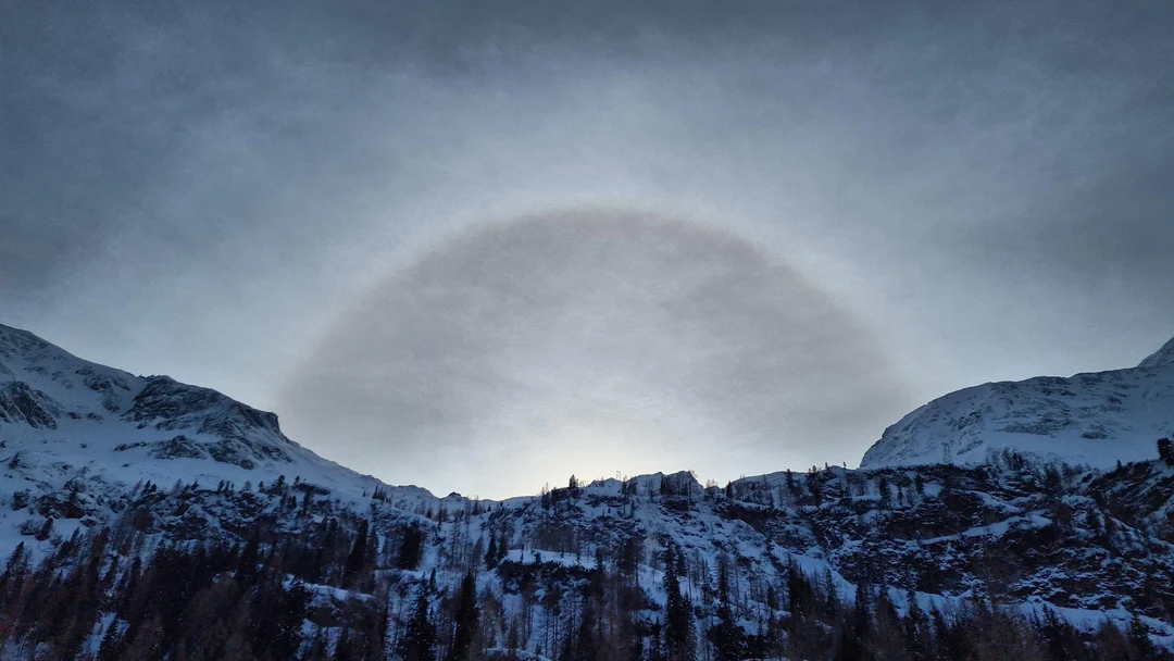 Halo effect above the mountains around Kolm-Saigurn. Salzburg, Austria. [4032x2268][OC] | Scrolller