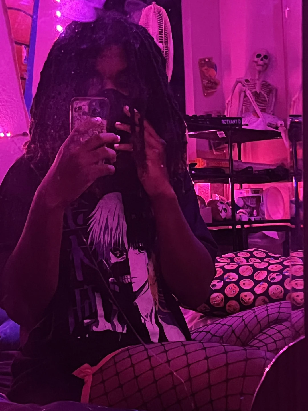 Don’t mind Fred in the back he’s just chilling | Scrolller