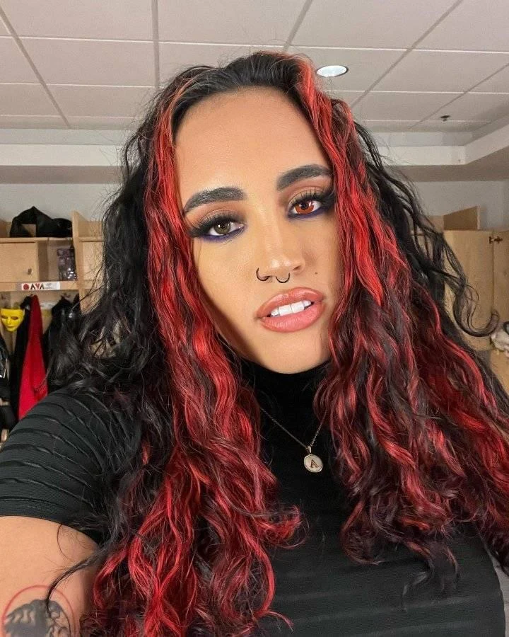 Ava Raine | Scrolller