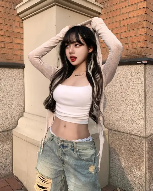 Cute midriff | Scrolller