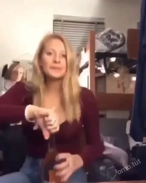 Hmc while I open a bottle | Scrolller