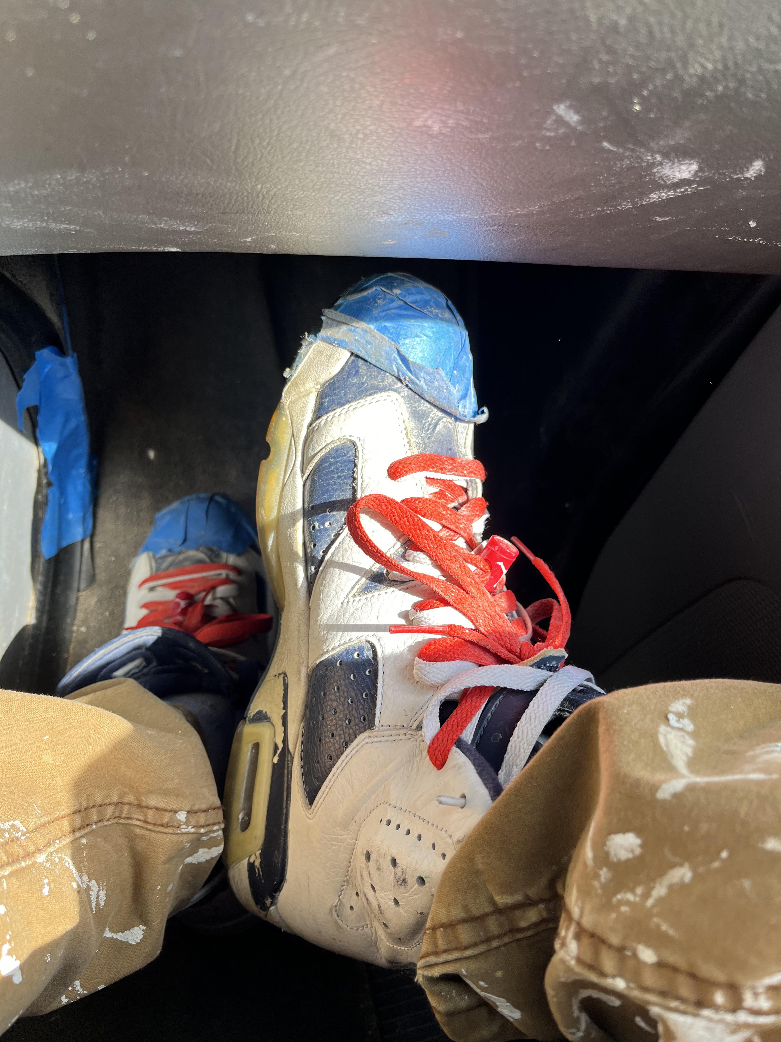 What sneakers are these? | Scrolller