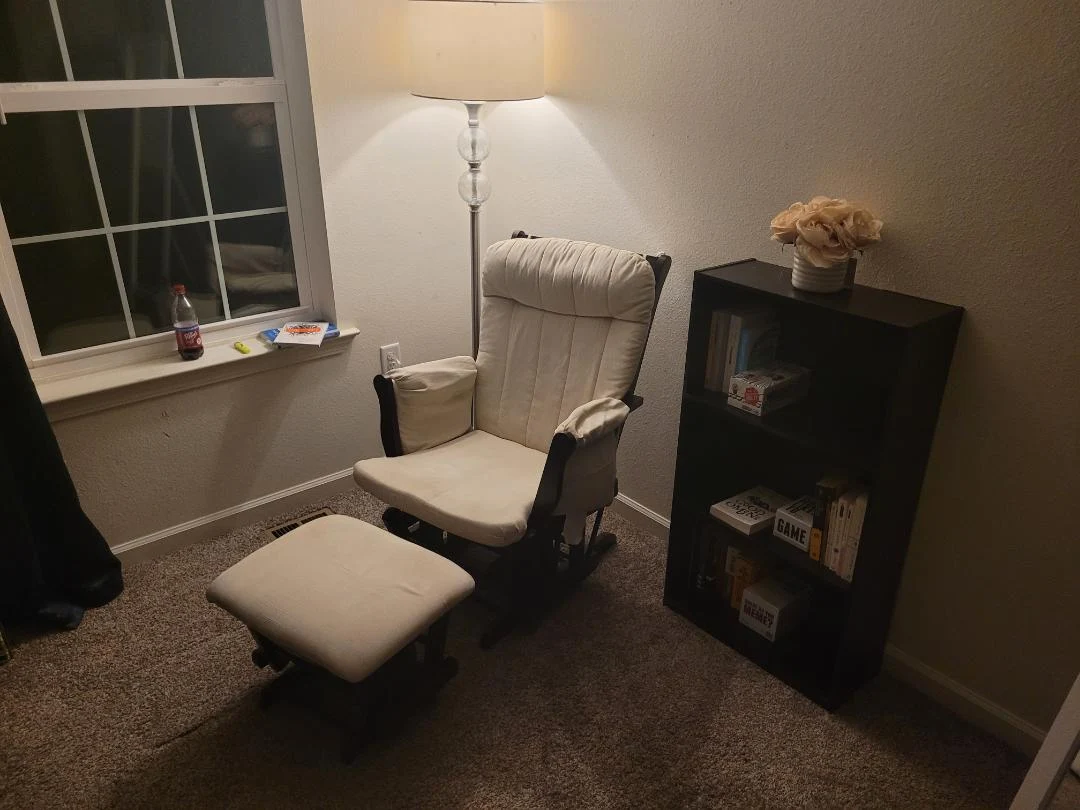 My starter reading nook I setup in my bedroom. | Scrolller