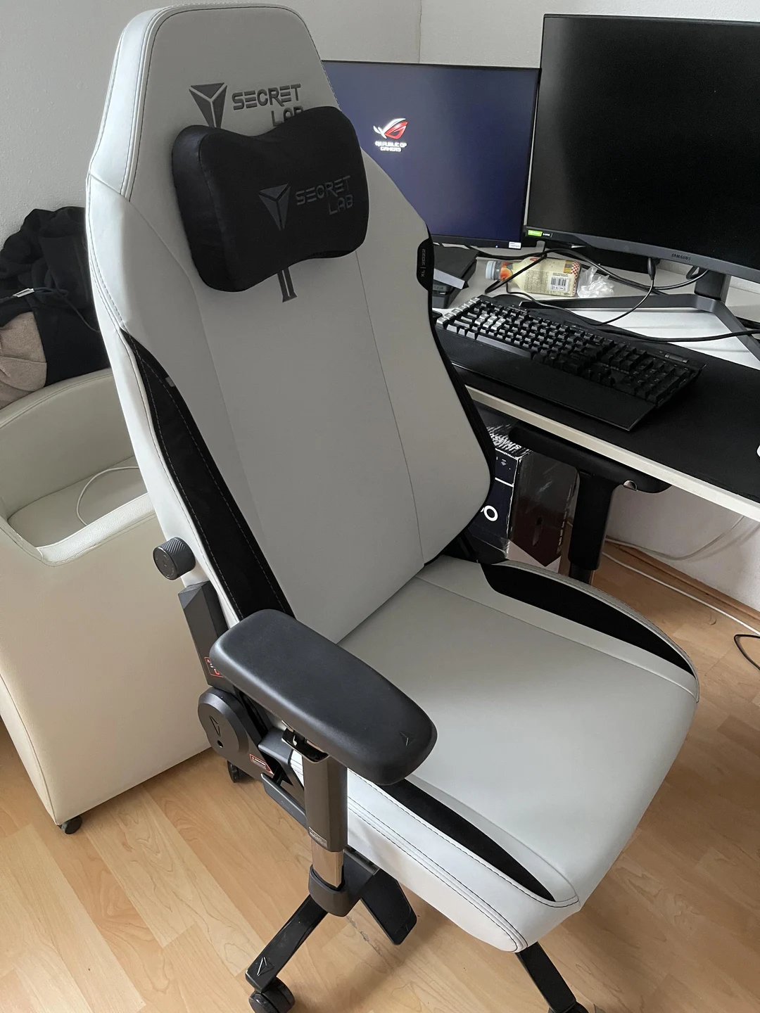 #SecretLab | Scrolller