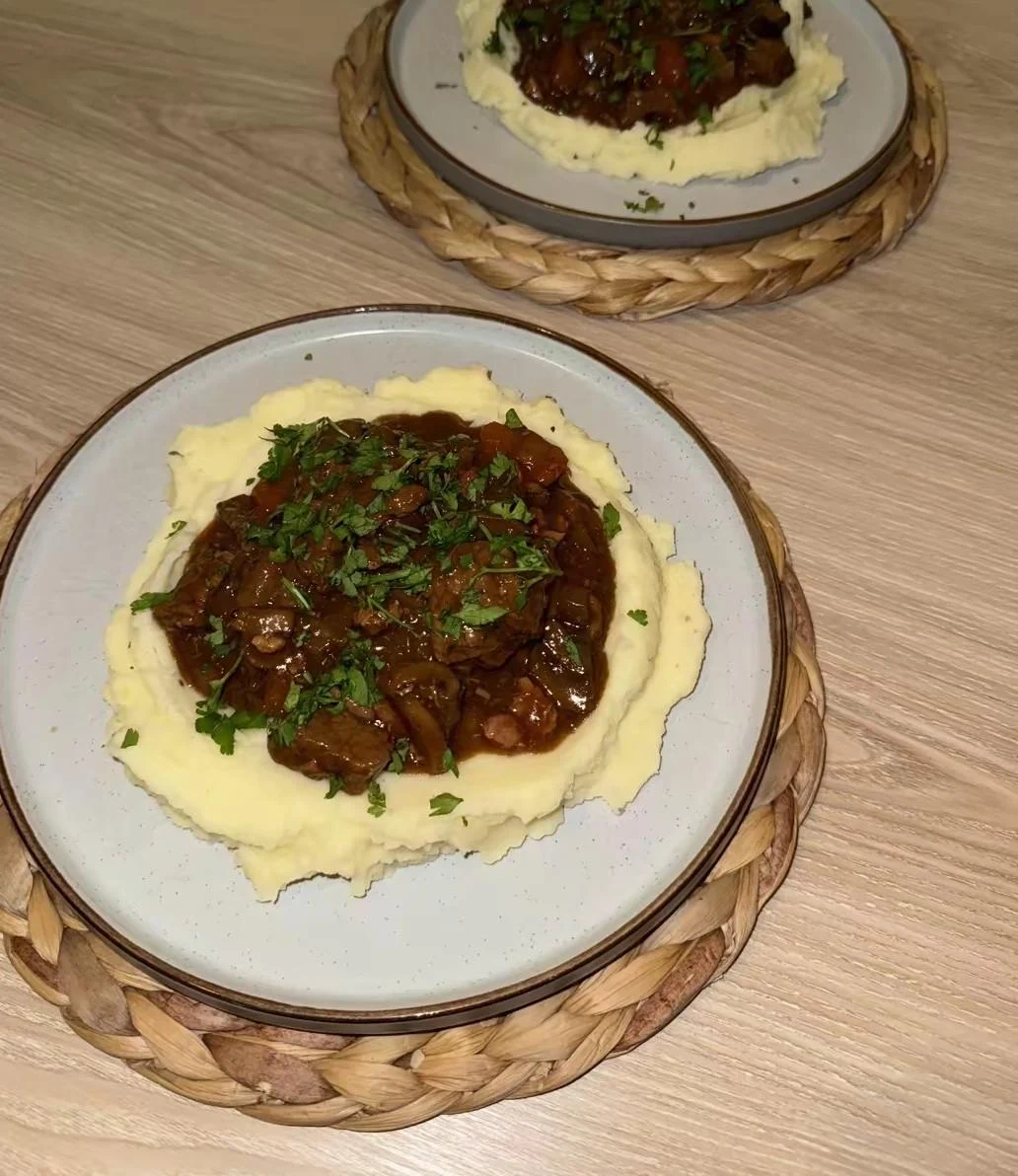 Beef bourguignon with mash bussin | Scrolller