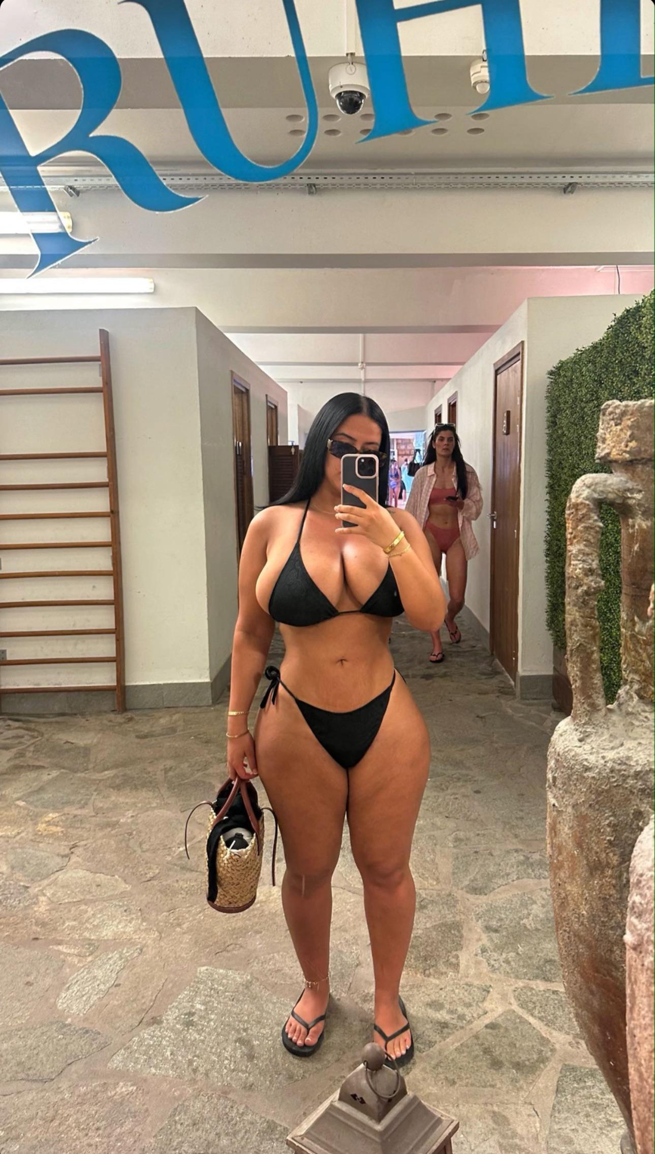 Queen-Hana | Scrolller