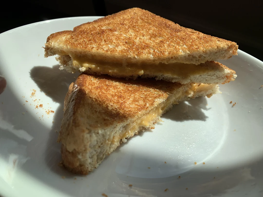 Simple grilled cheese | Scrolller