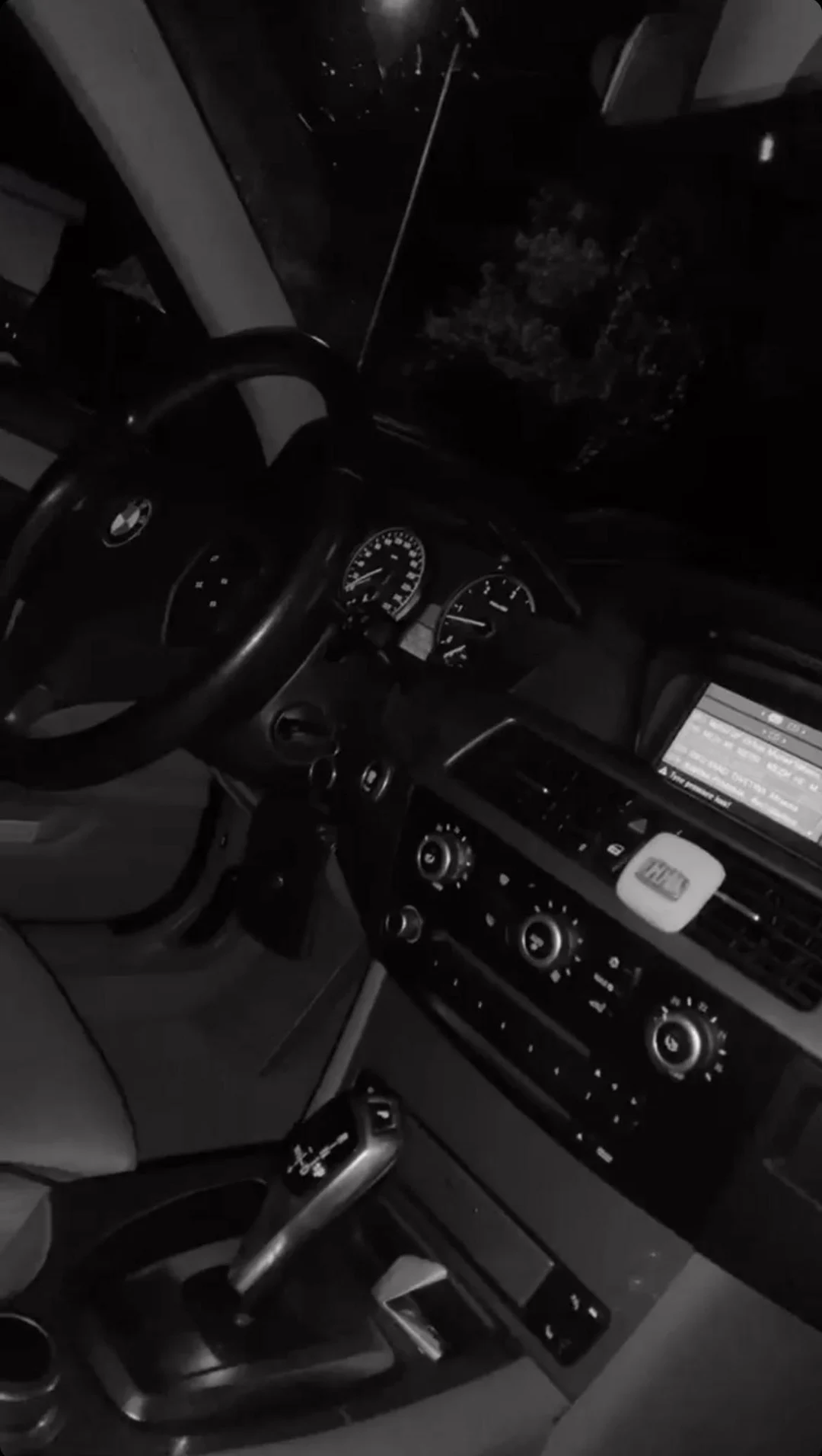 What’s the BMW model and year judging by this car interior? | Scrolller