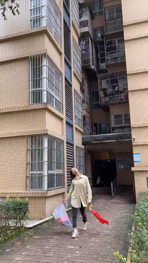 A nice day for trash | Scrolller