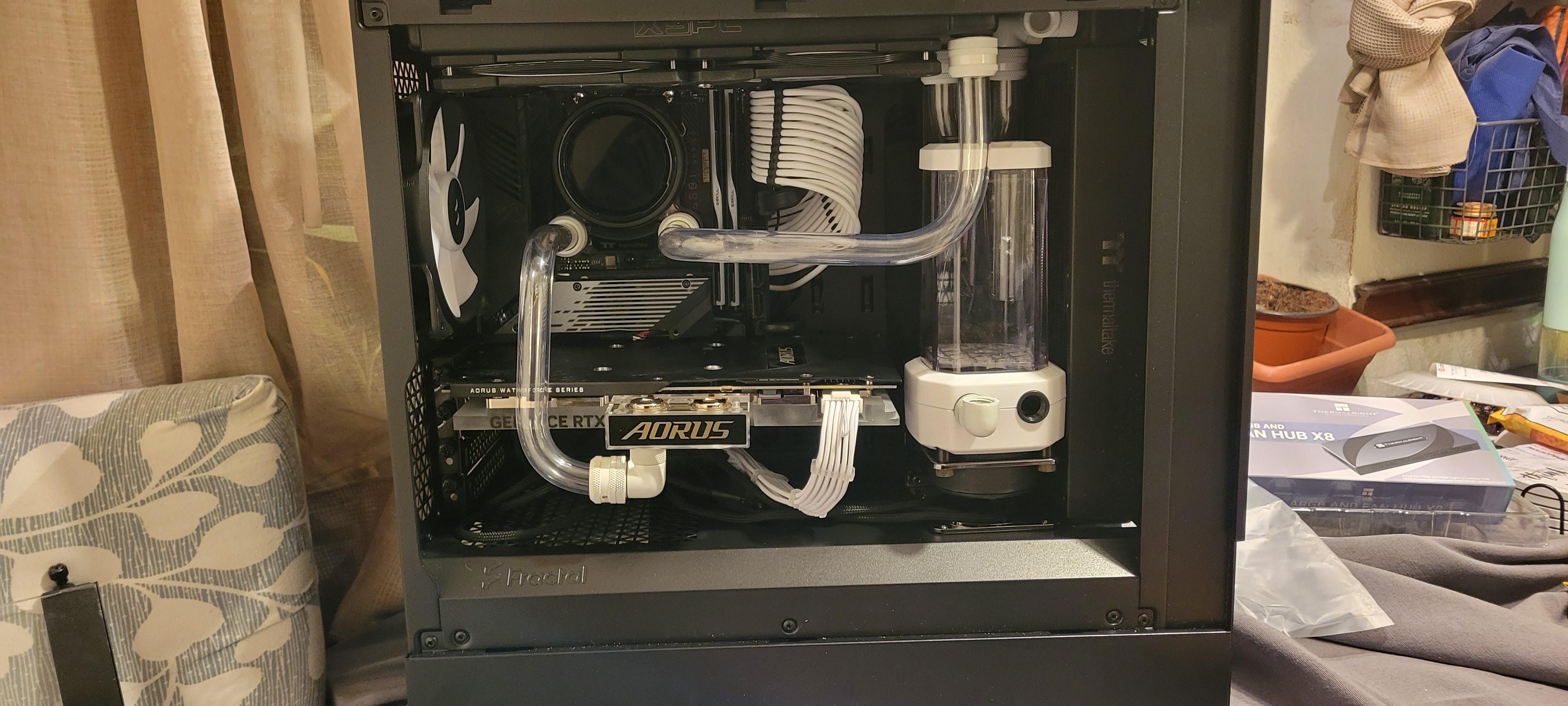 First ever custom loop build | Scrolller