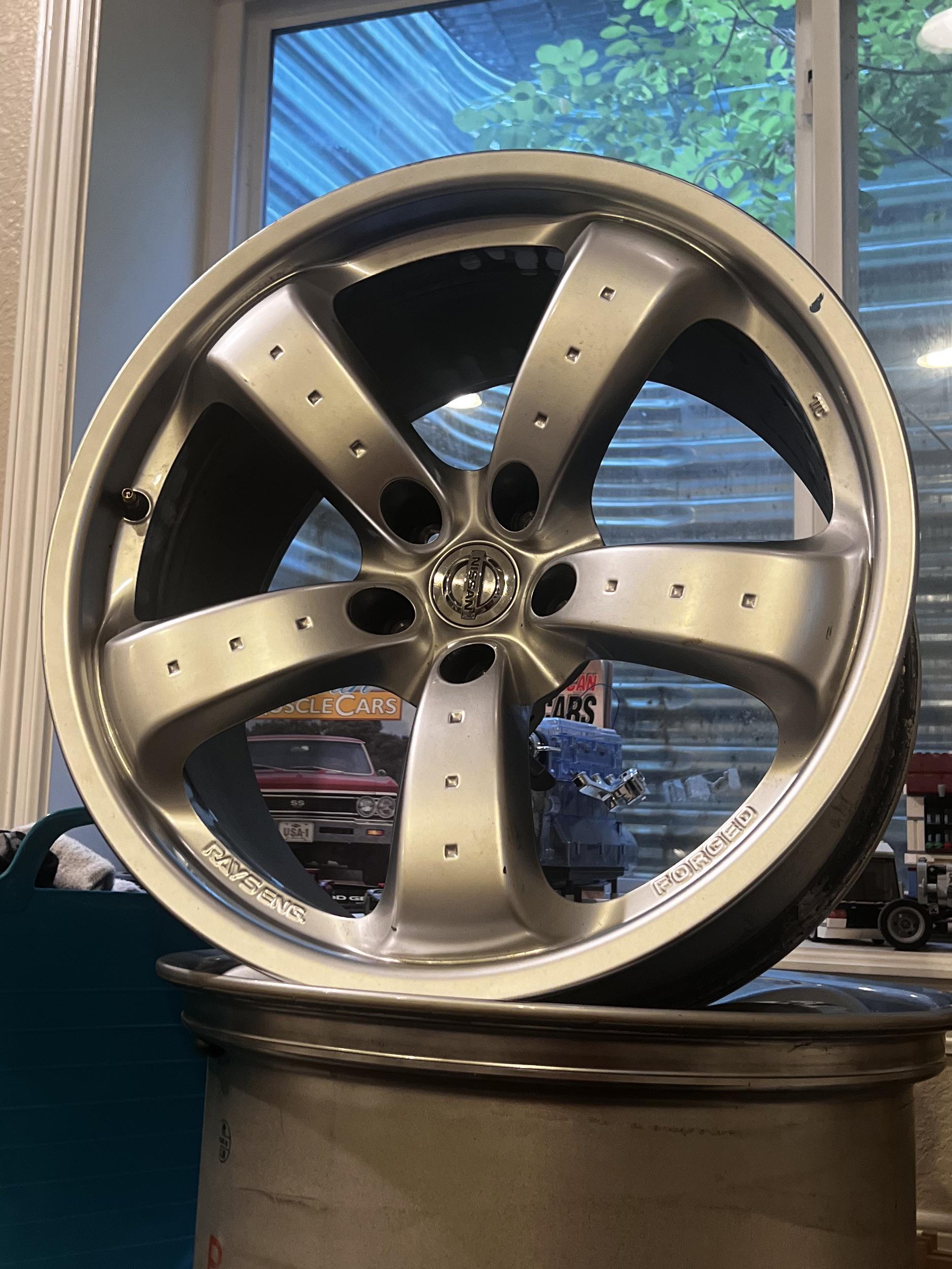 ISO rays v2 | Scrolller