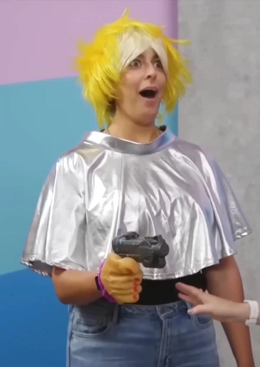 Let’s take a moment to appreciate Amanda and whatever the hell this is. | Scrolller