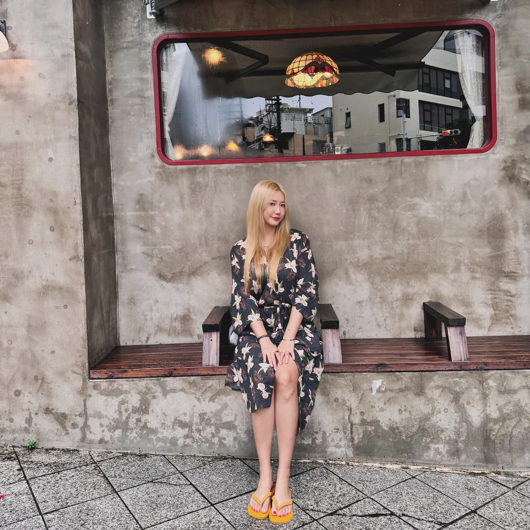 EXID - LE | Scrolller