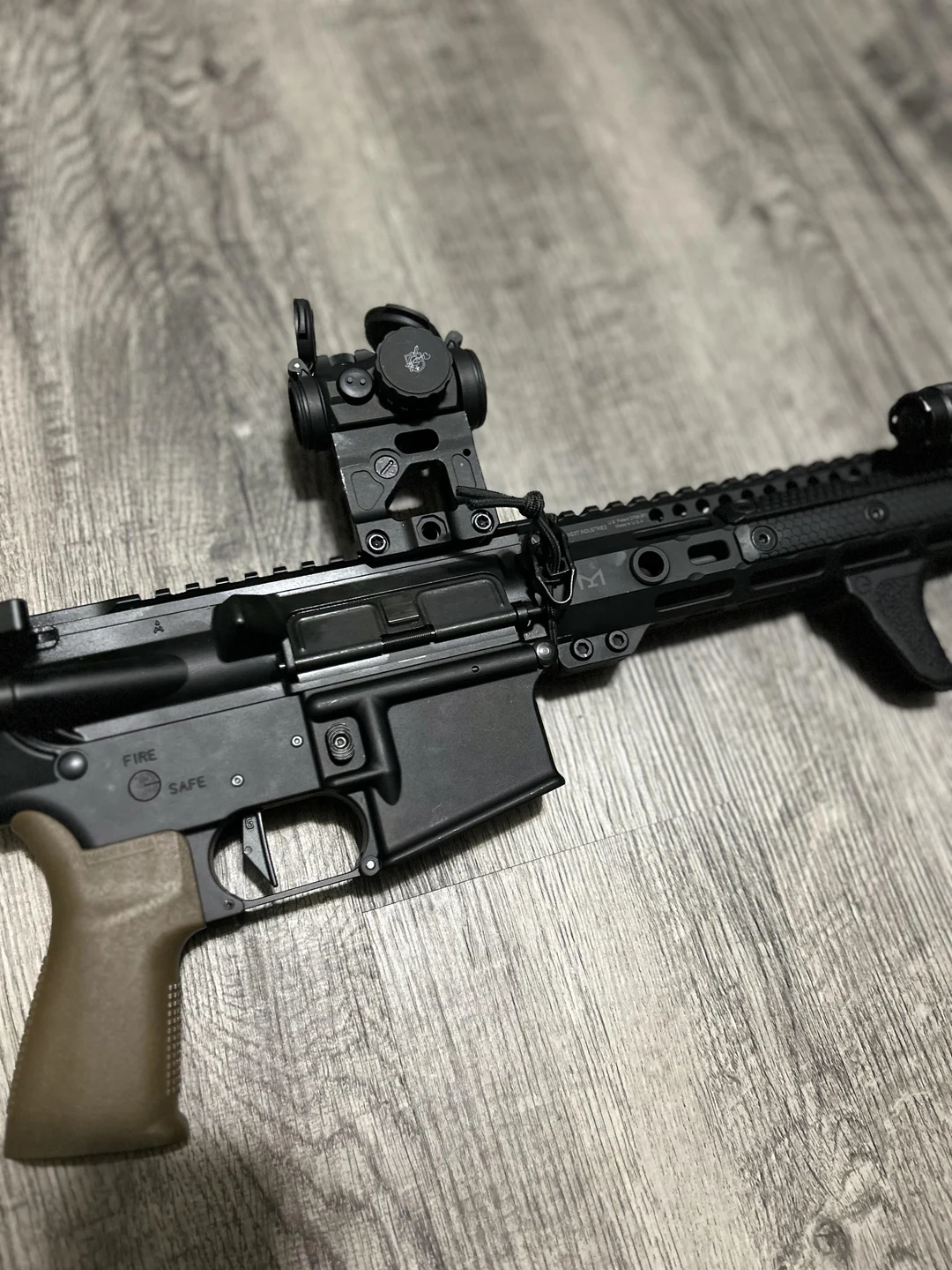 switched my holosun and mil-spec to an aimpoint and geissele | Scrolller