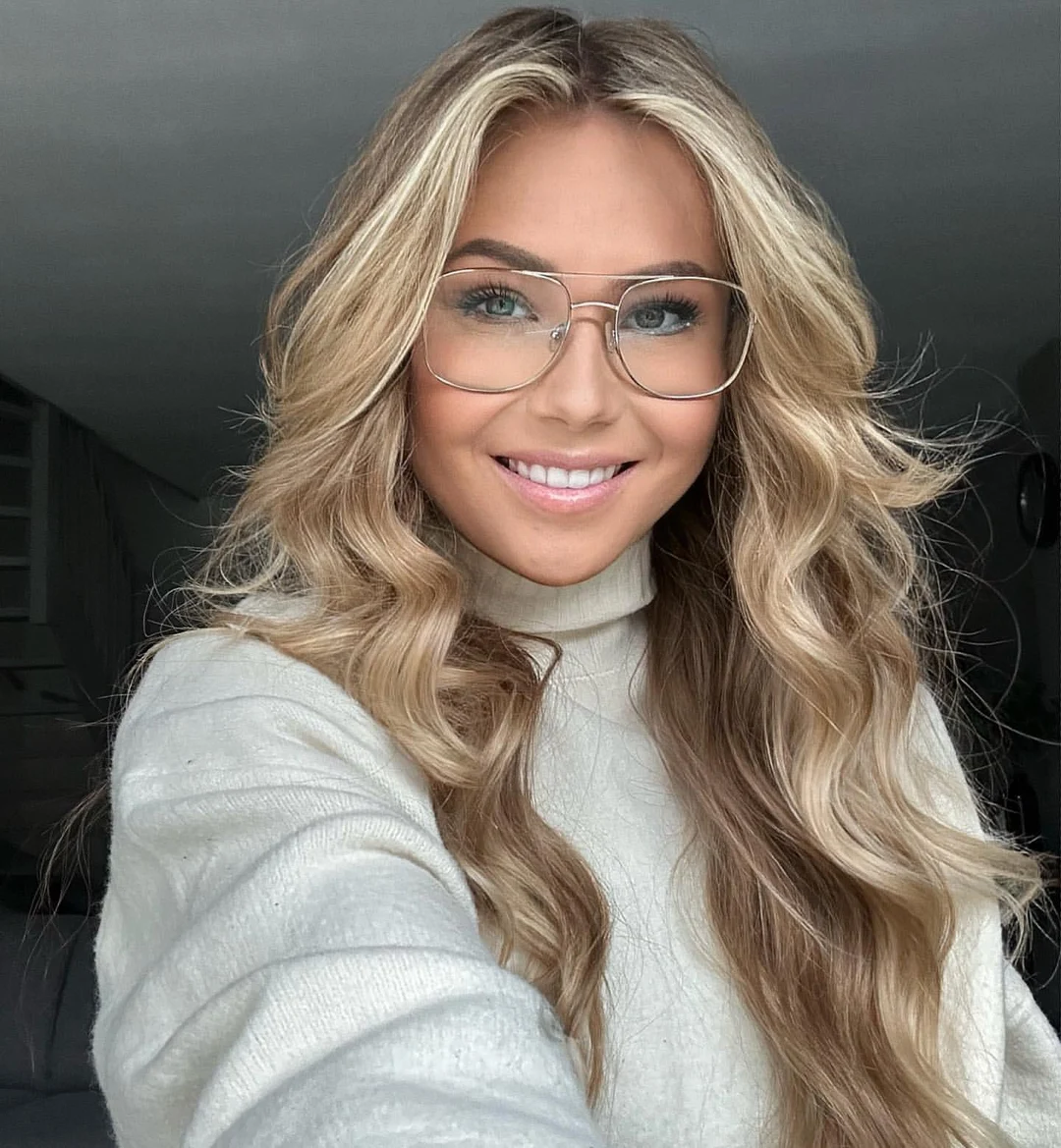 Julie Jansen | Scrolller