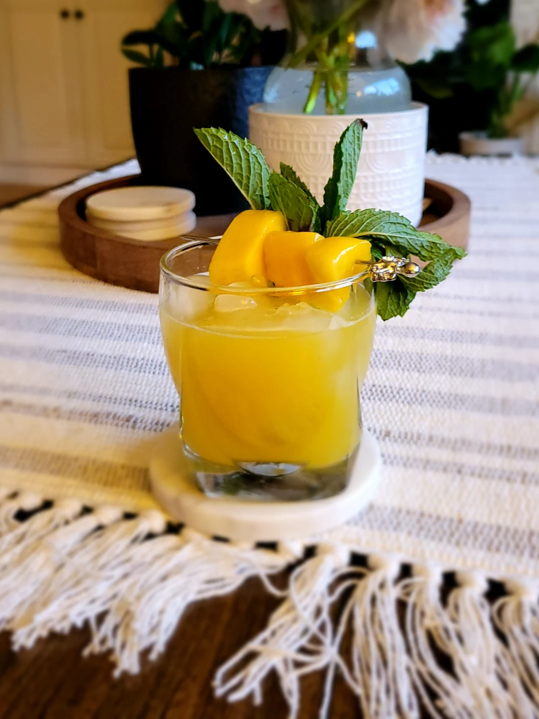 Mango Whiskey Smash | Scrolller