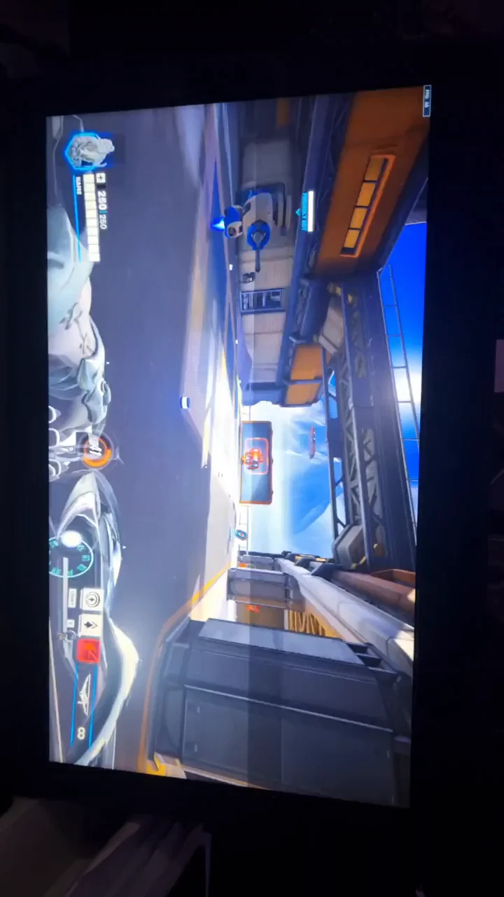 Anyone know how i can fix this glitch? | Scrolller