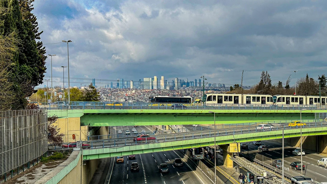 Trams stacked over buses underlining the skyline, İstanbul [OC] | Scrolller