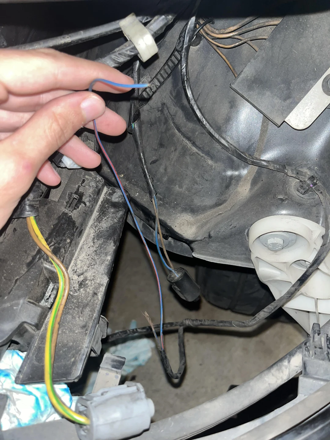 2001 bmw 325ci random disconnected wire | Scrolller