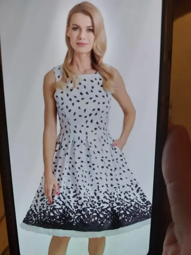 Am I being too sensitive? | Scrolller