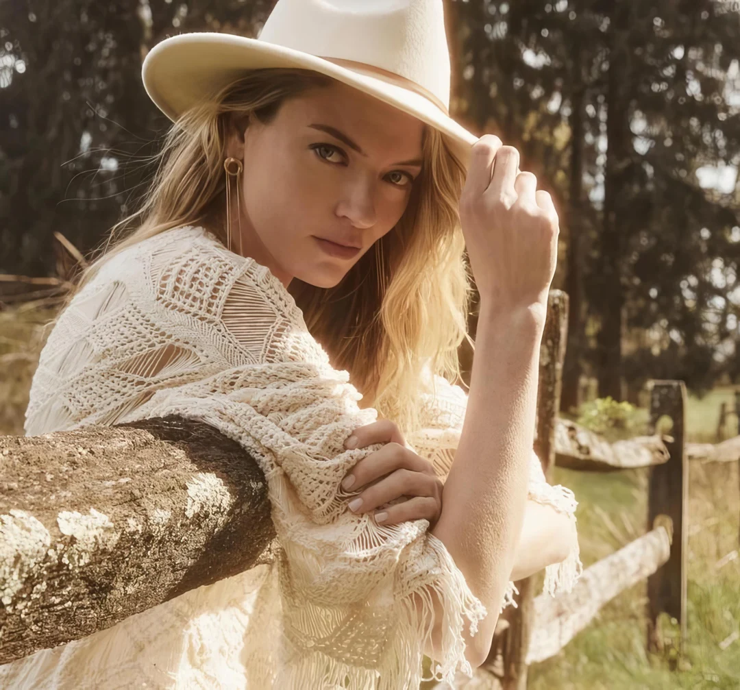 Martha Hunt | Scrolller