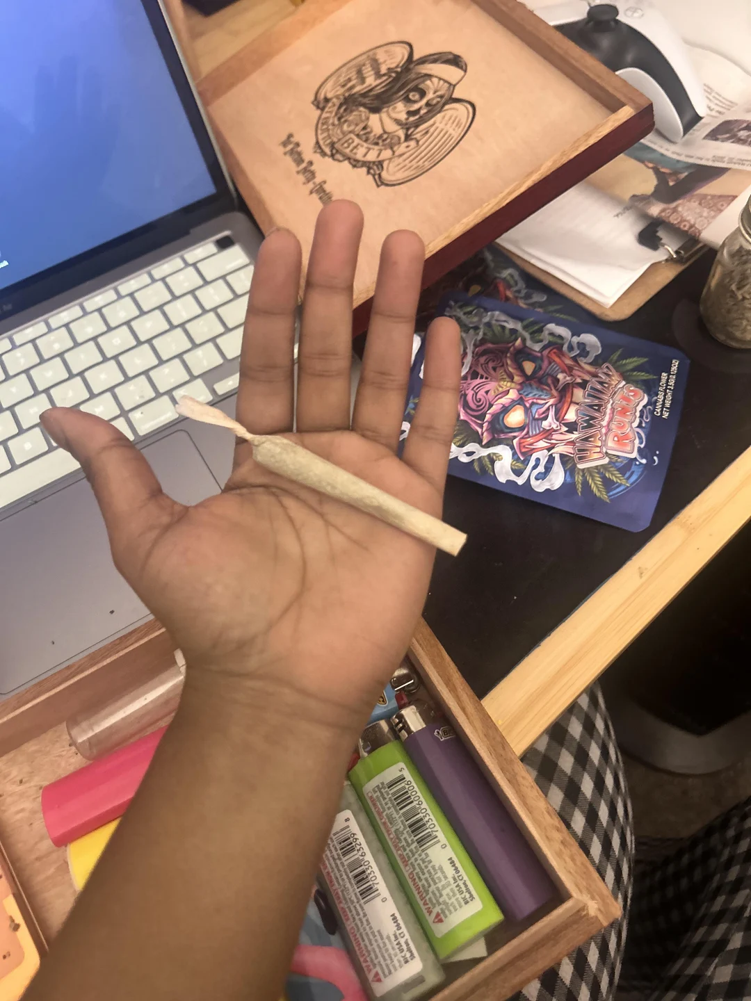 first timing rolling my own joint! | Scrolller