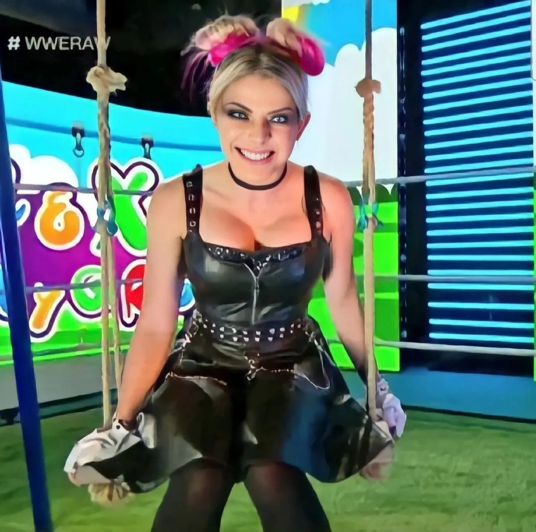 Alexa Bliss Big Boobs Showing in her Playground 🥵 | Scrolller