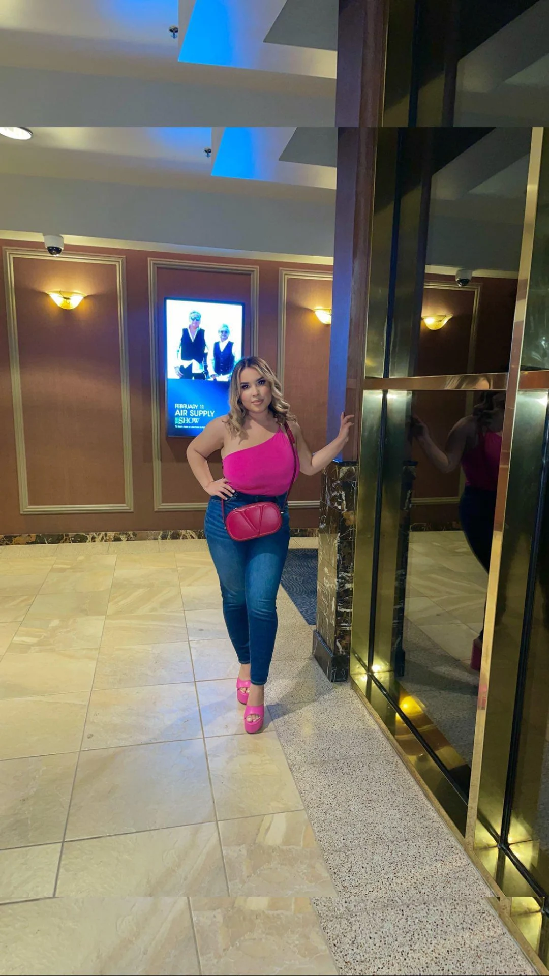 Compact chica | Scrolller