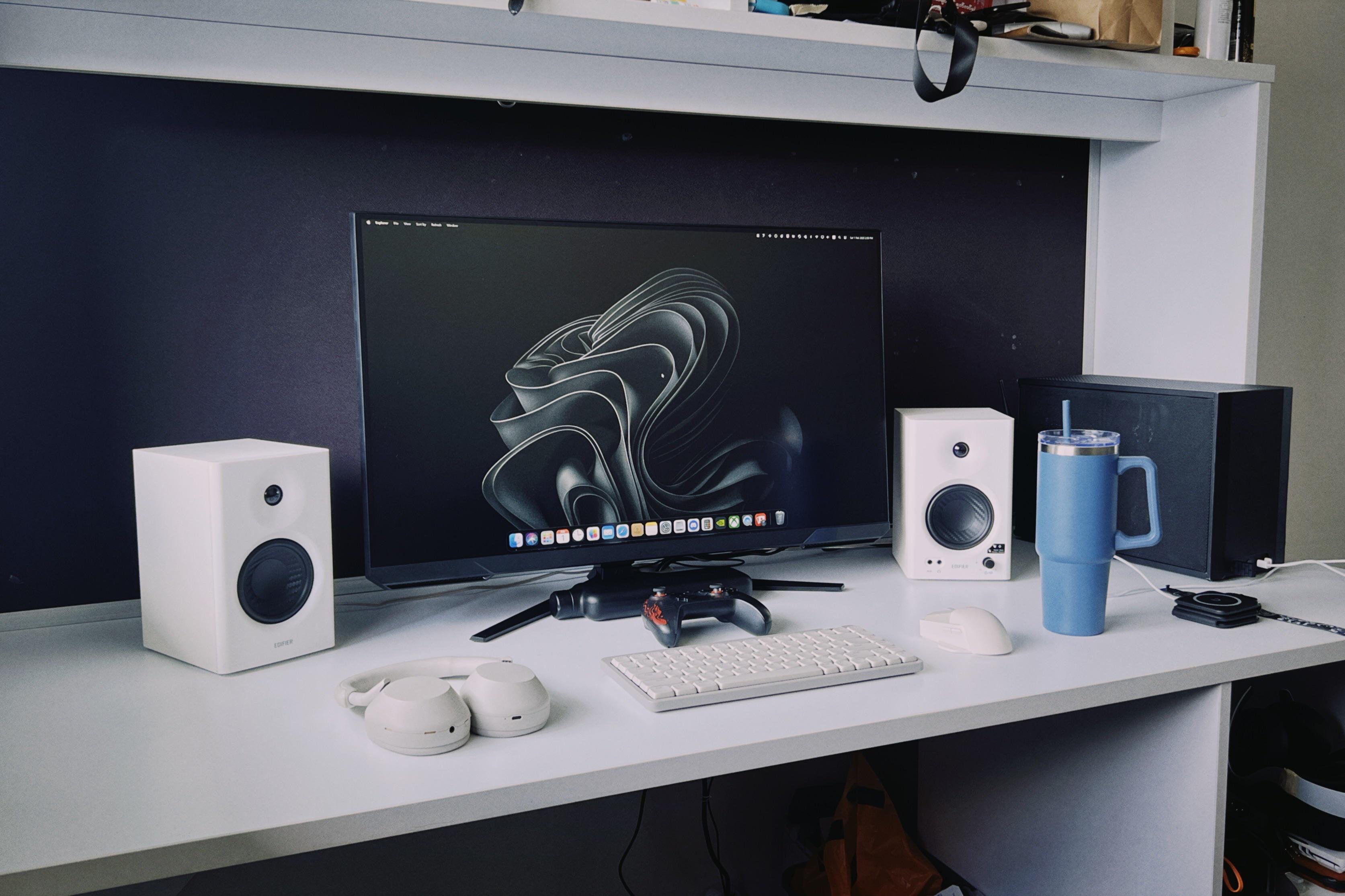 College Dorm setup | Scrolller