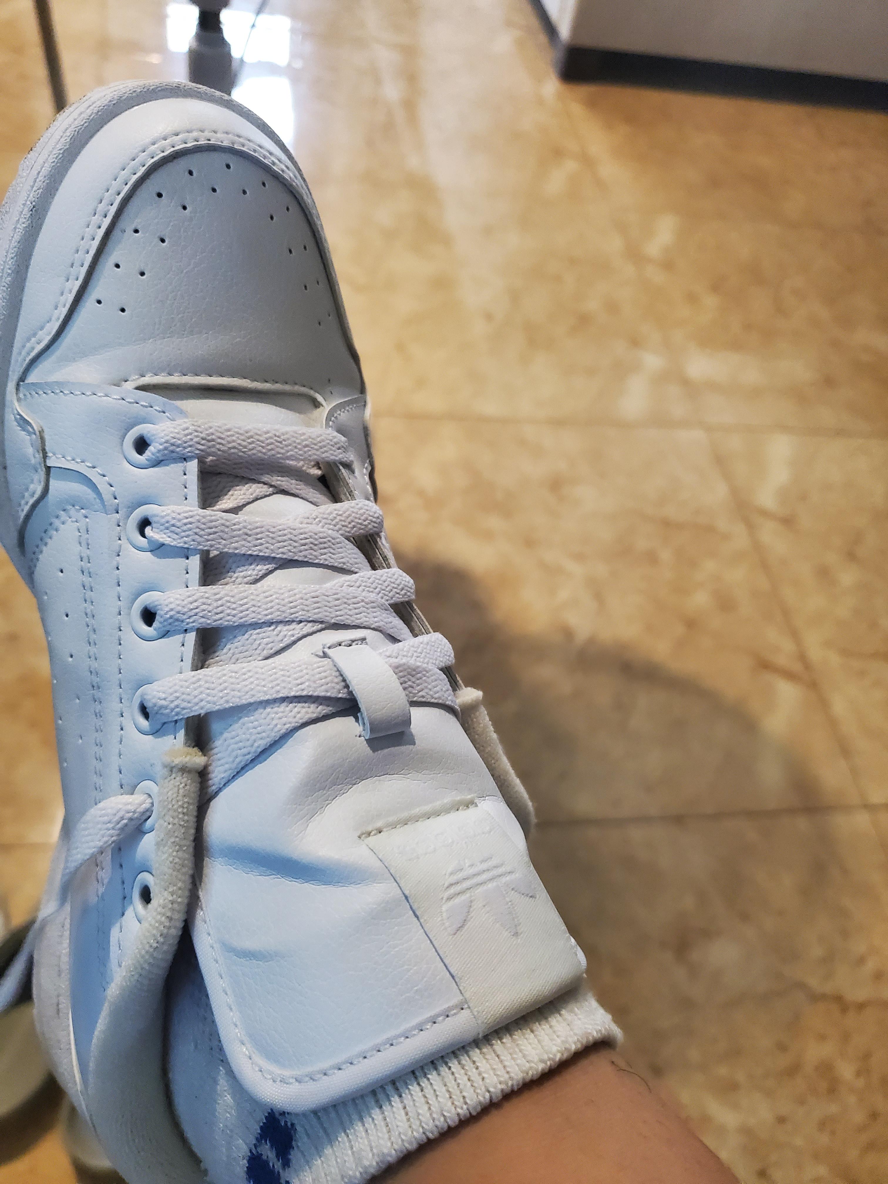 Sneakers Tongue Folding | Scrolller