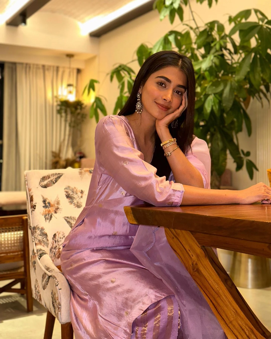 Pooja hegde | Scrolller
