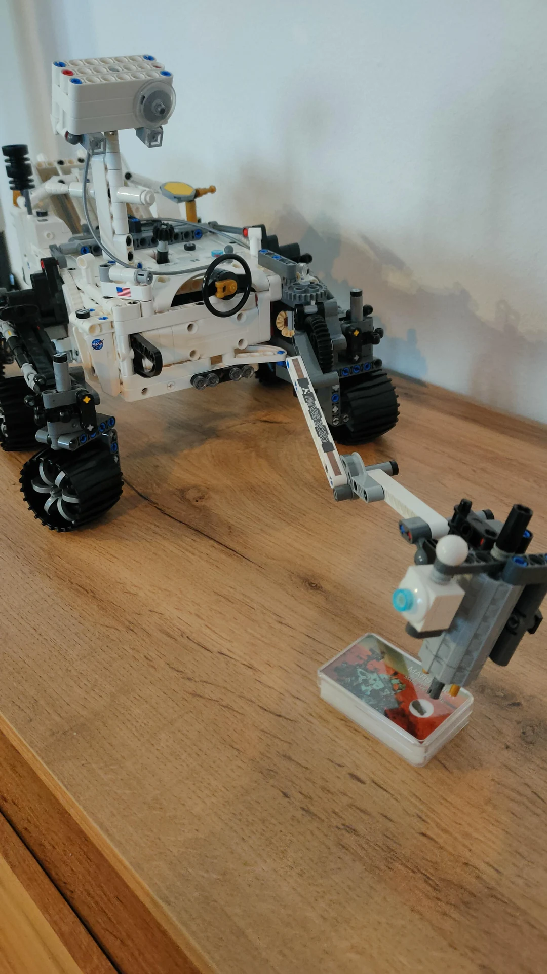 Insane zoom! Perseverance working on some Mars rock. Photographed with my Android Phone, Germany ...