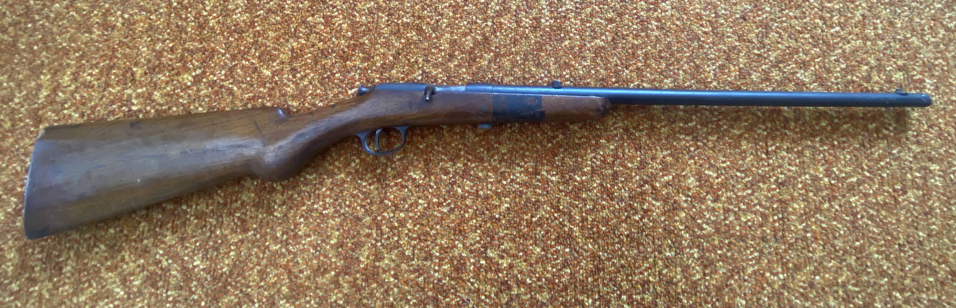 Can anyone help me identify this rifle? | Scrolller