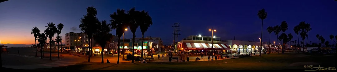 Venice Beach at the end of the day, California - 2007 - panorama | Scrolller