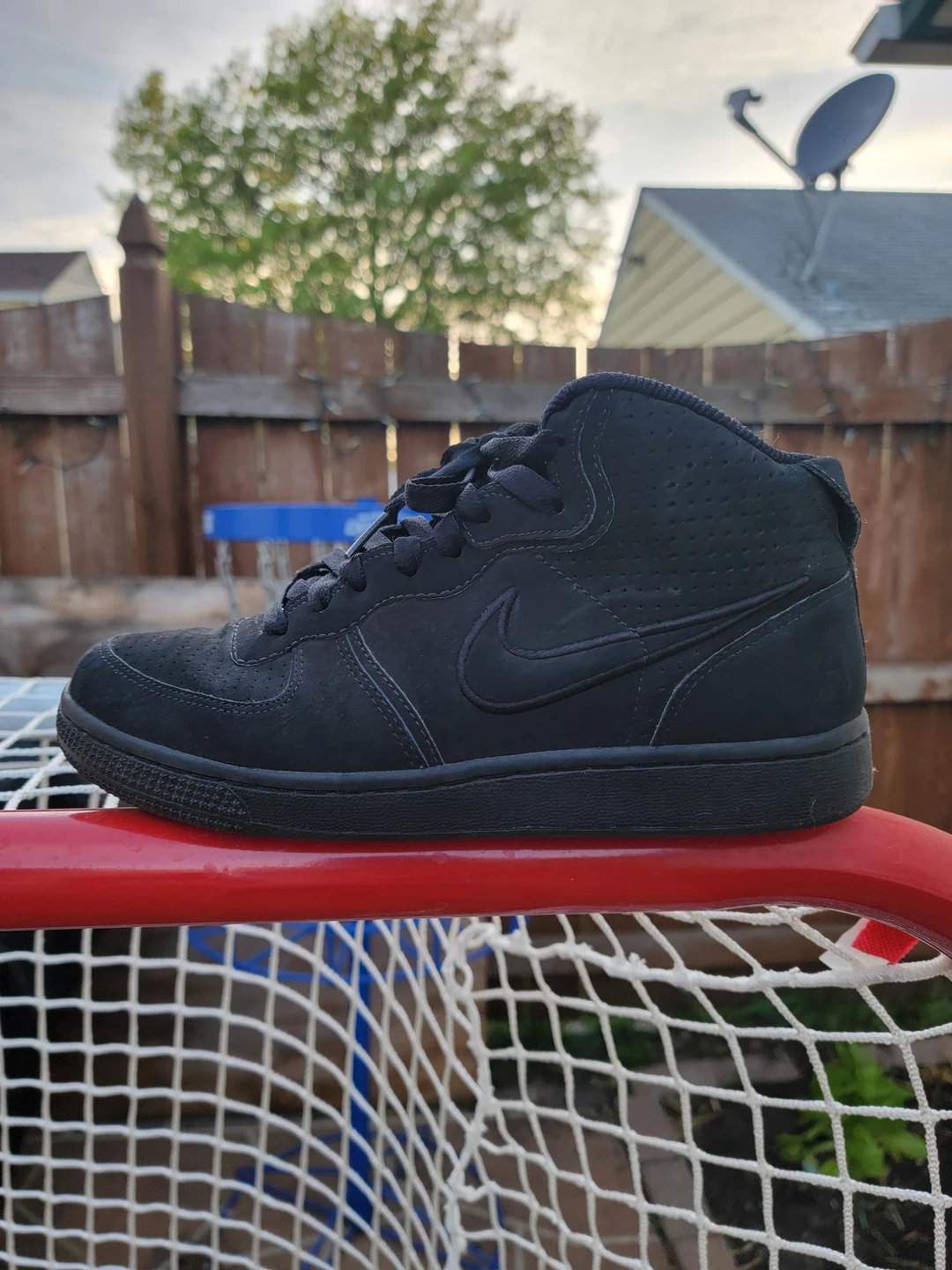 Help identifying these please. | Scrolller