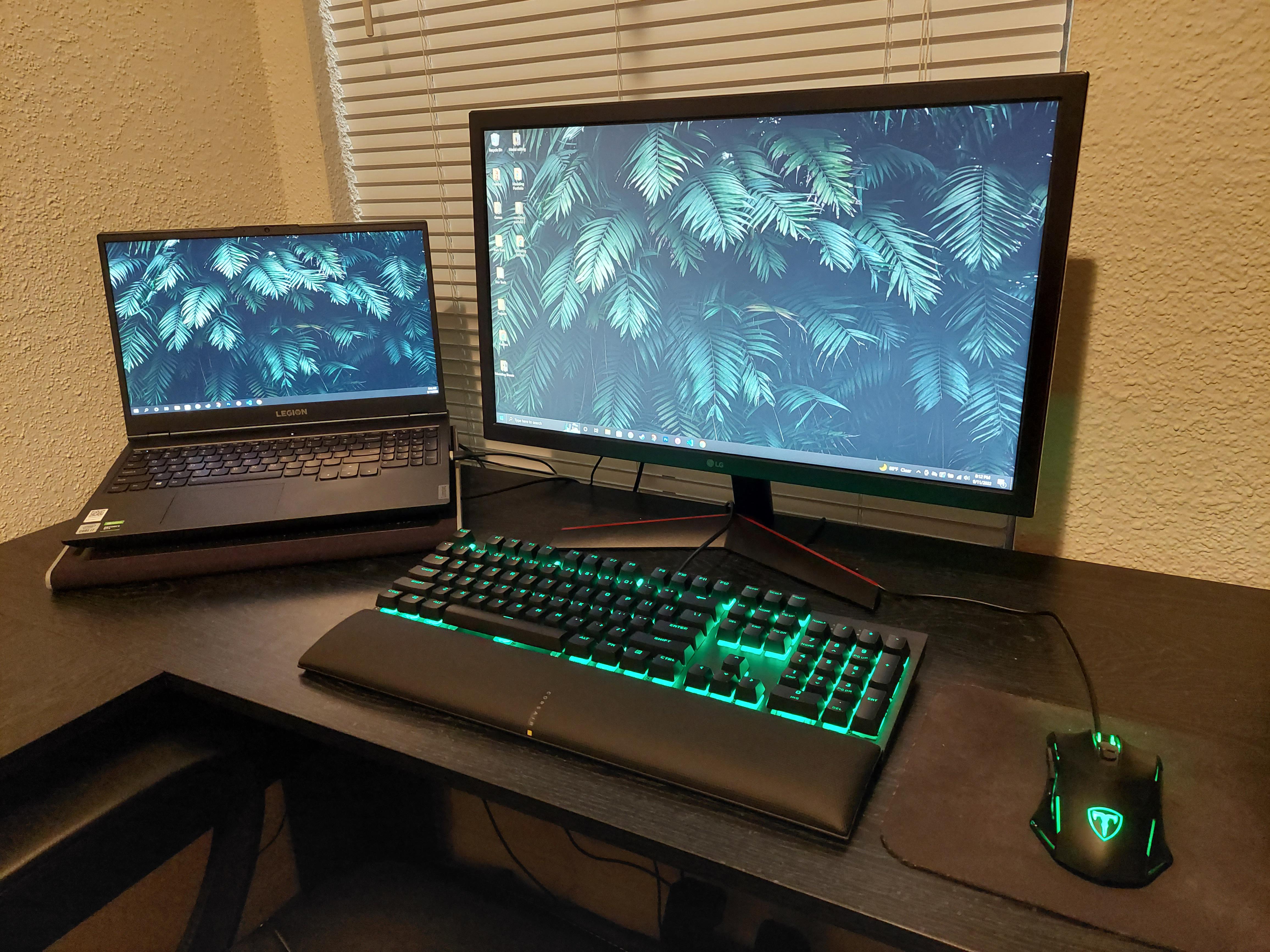 Modest laptop setup | Scrolller