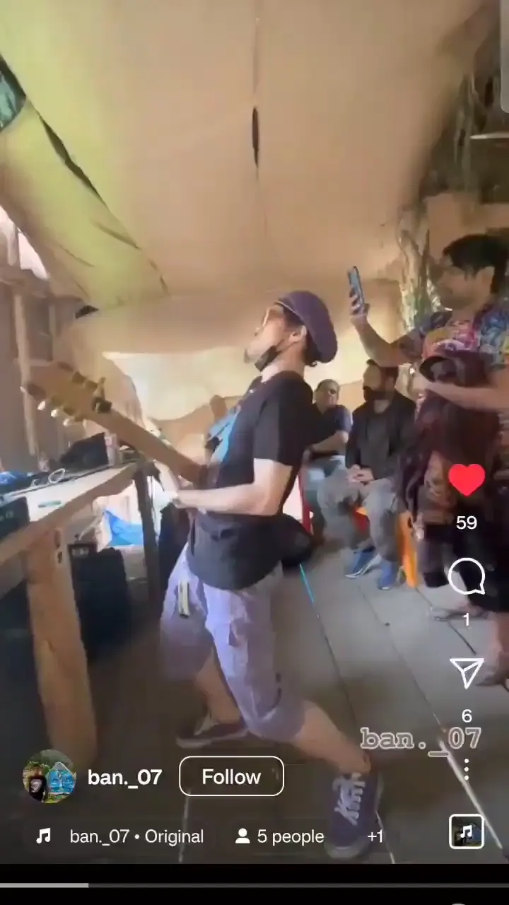 Can anyone pls help identify this track | Scrolller