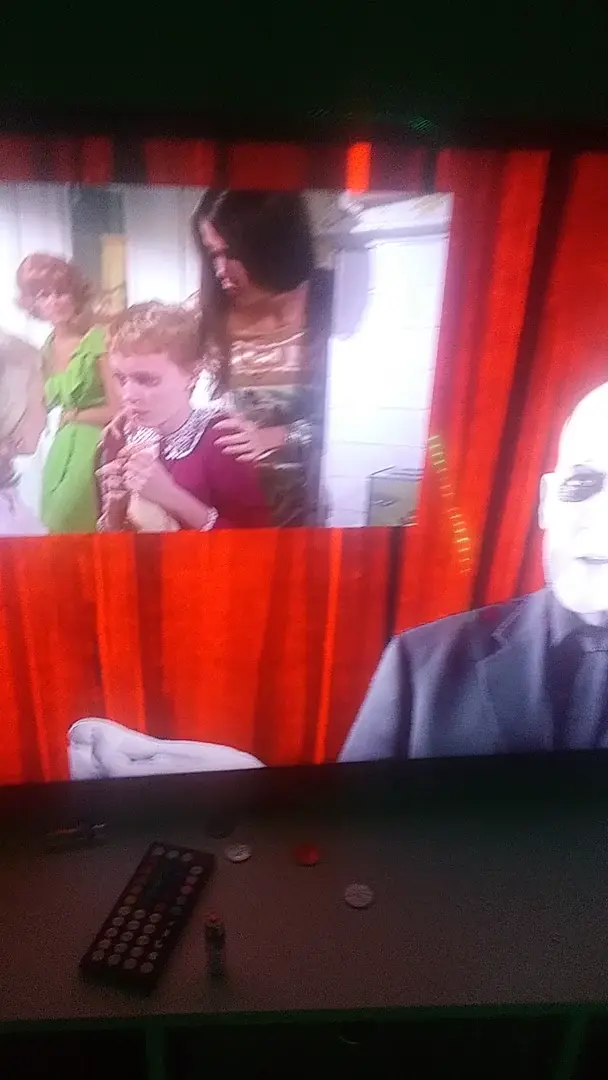 Can someone tell me wtf is this ad? | Scrolller