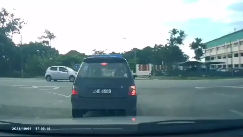 Car passenger flung out of car in traffic accident | Scrolller