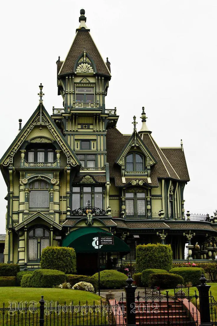 Carson Mansion | Scrolller