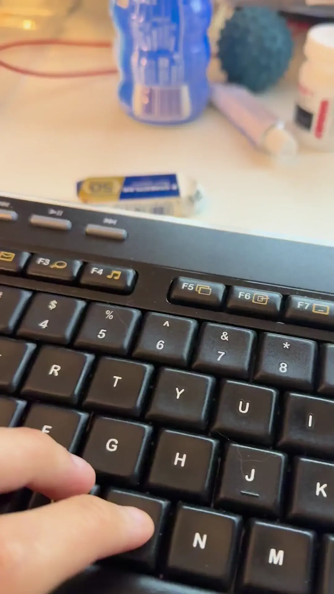 Cat taps for cuddles | Scrolller