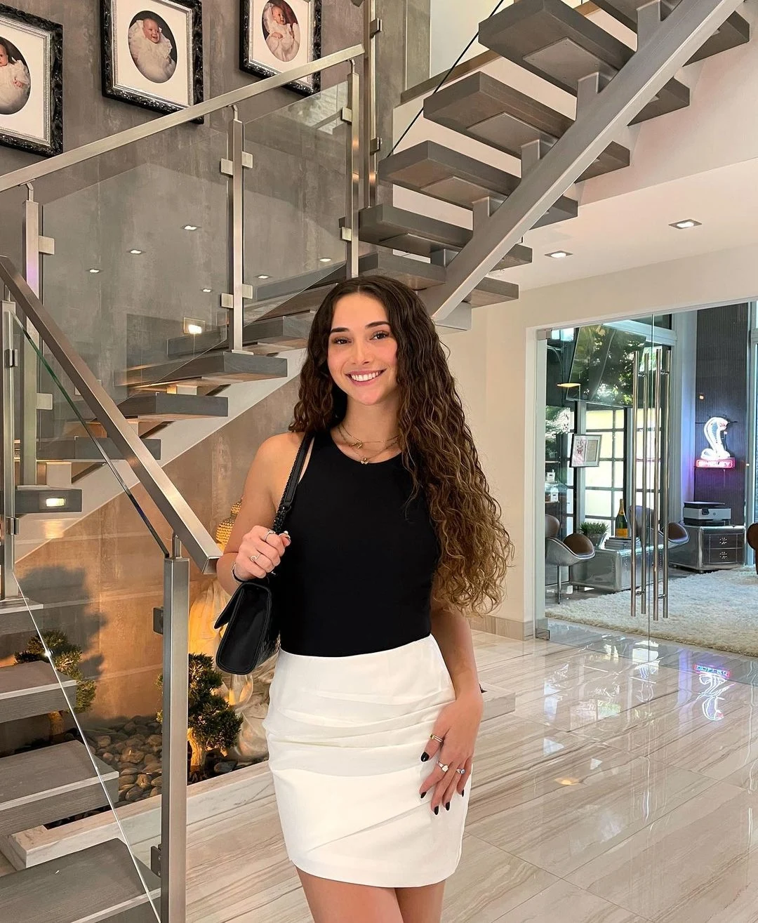 Kira Petilli | Scrolller