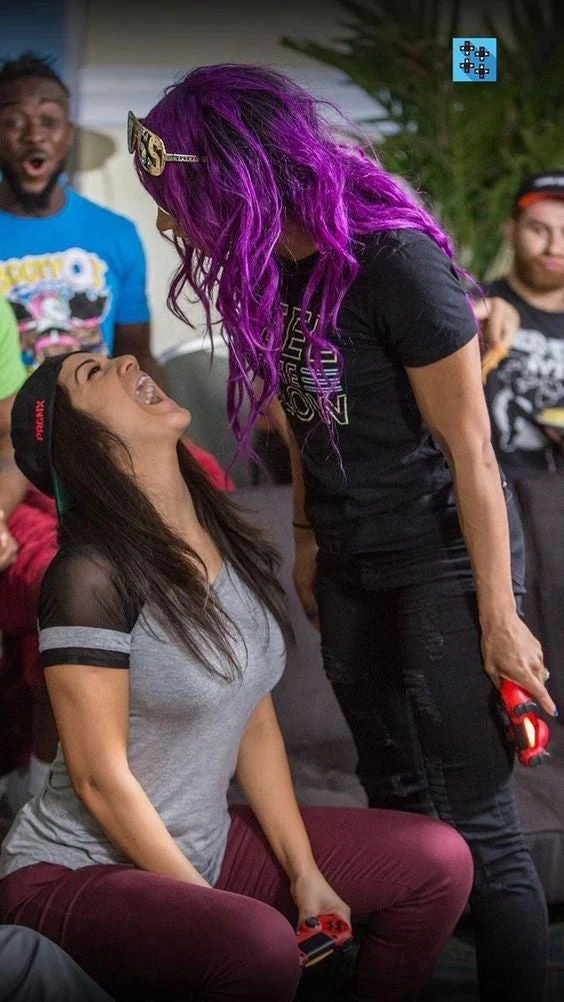 Sasha feeding Bayley | Scrolller