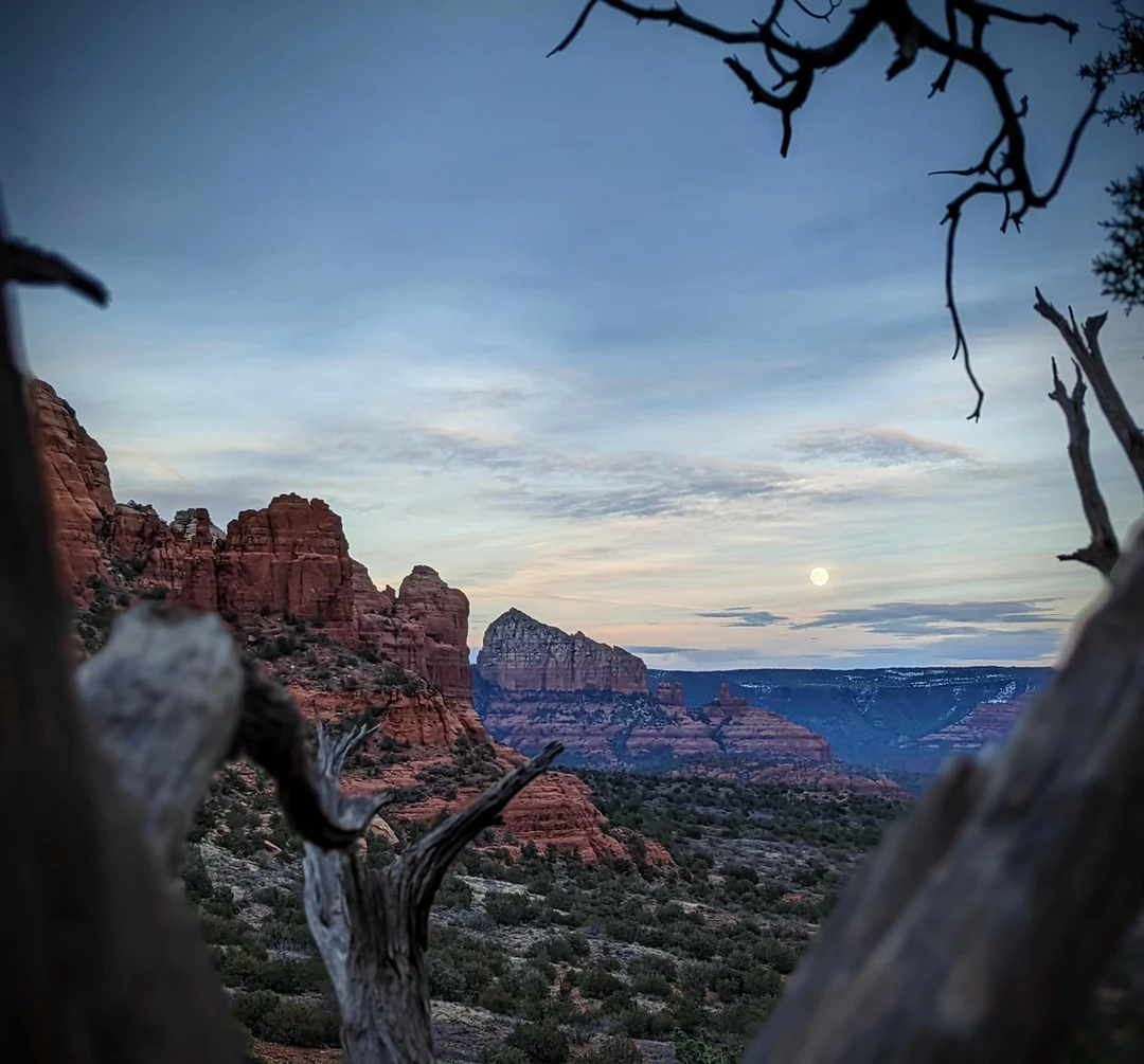 Full moon rising over the red rocks of Sedona. [OC] [2437 x 2268] | Scrolller